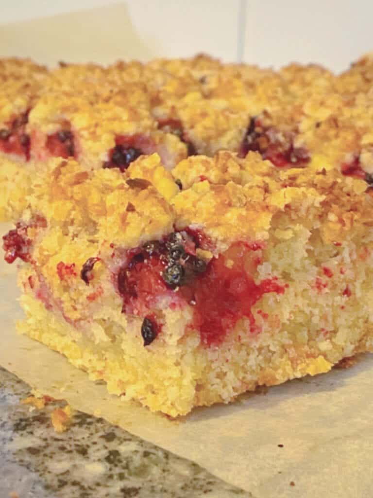 Easy Homemade Raspberry Crumb Bars | Newbie In The Kitchen