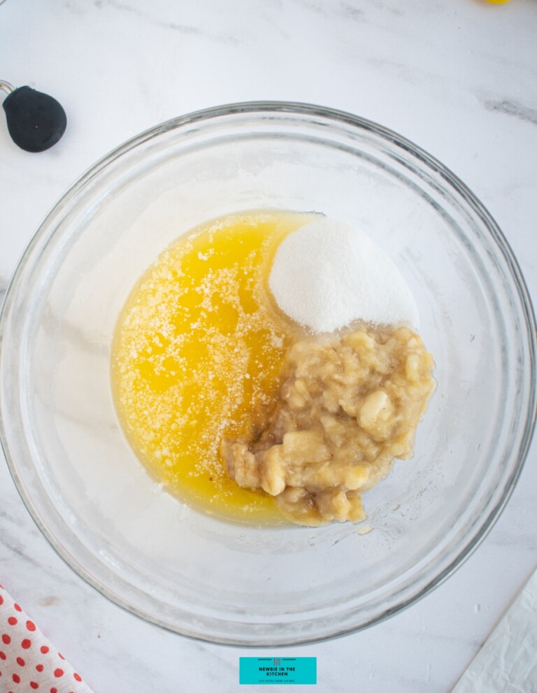 Cinnamon Roll Banana Muffins | Newbie In The Kitchen