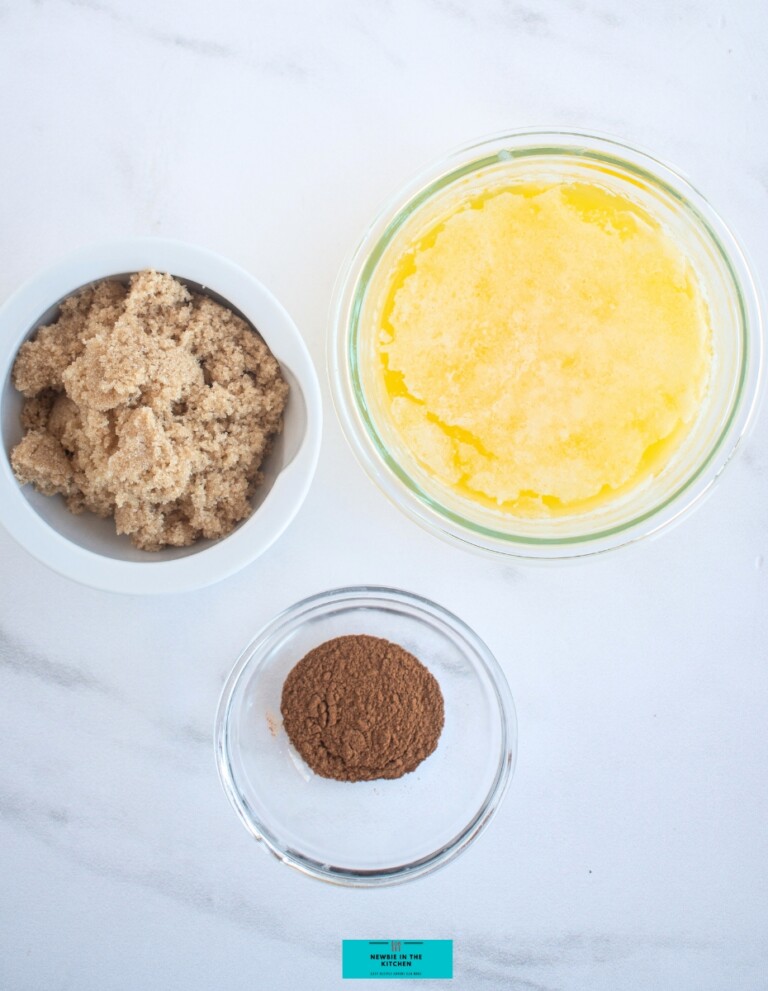 Cinnamon Roll Banana Muffins | Newbie In The Kitchen