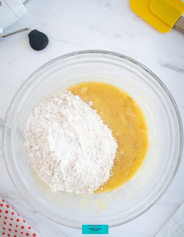 Cinnamon Roll Banana Muffins | Newbie In The Kitchen