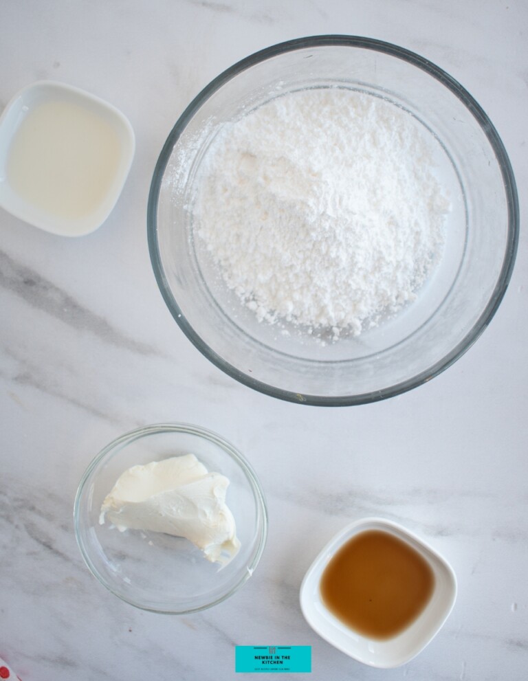 Cinnamon Roll Banana Muffins | Newbie In The Kitchen