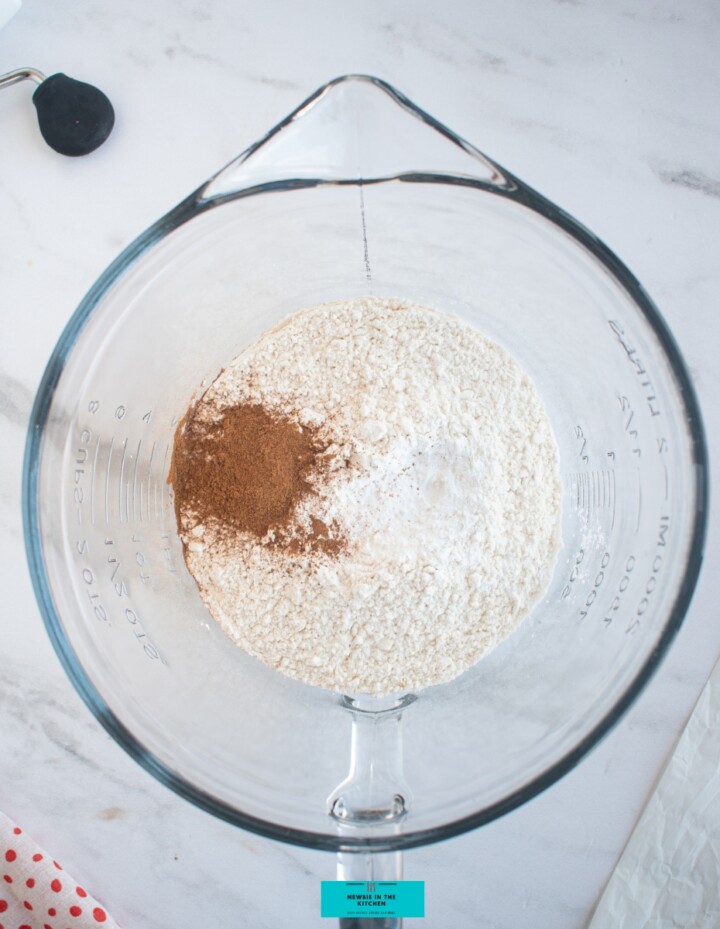 Cinnamon Roll Banana Muffins | Newbie In The Kitchen