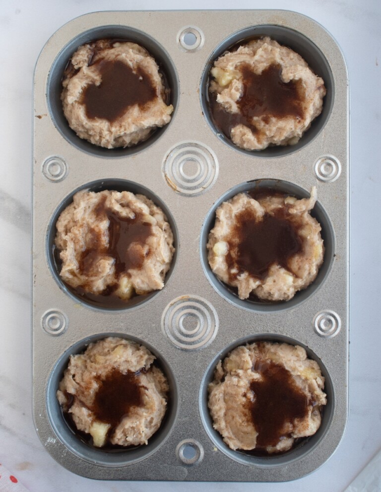 Cinnamon Roll Banana Muffins | Newbie In The Kitchen